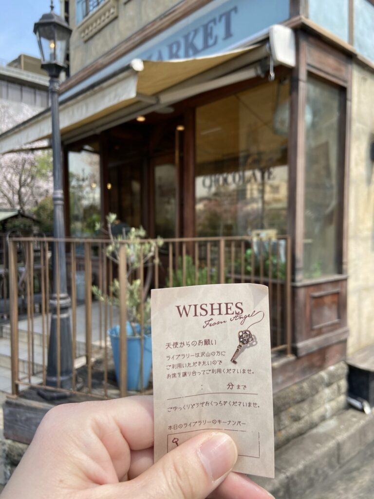 京都にある隠れ家カフェAngel Library、普通の入り方では入れないカフェが京都にあるんです。 - やまナビブログ