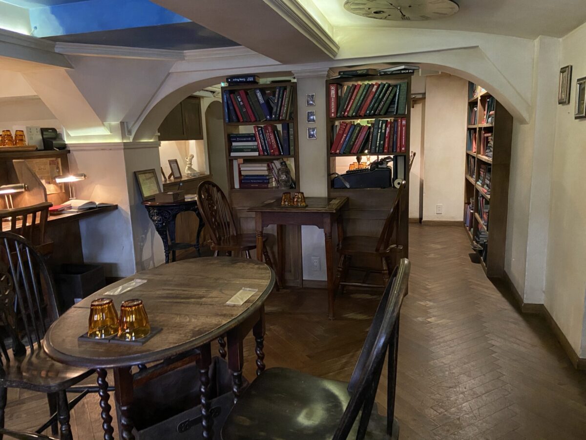 京都にある隠れ家カフェAngel Library、普通の入り方では入れないカフェが京都にあるんです。 - やまナビブログ